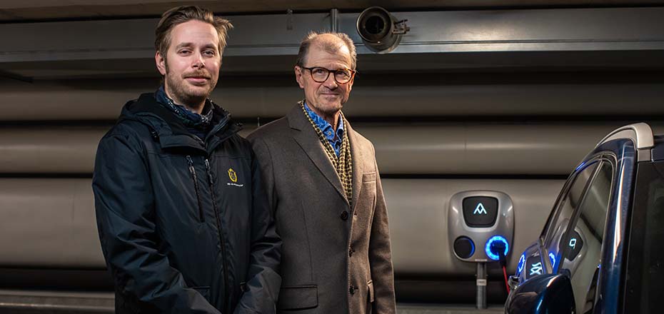 Fulladdat garage vid Hammarby kanal