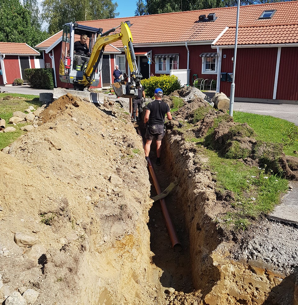 Teamwork när vi bytte brunnar och dagvattenledning