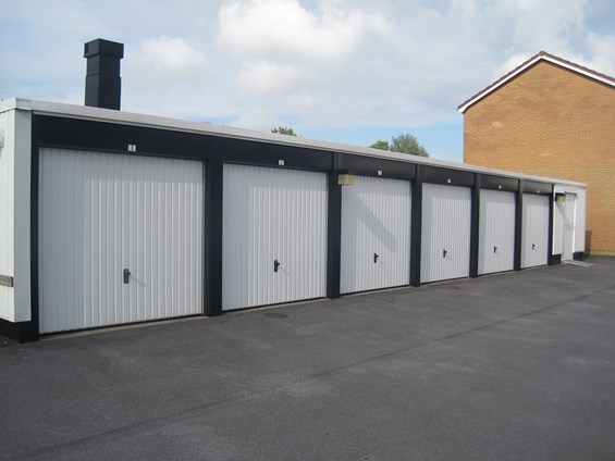 Garage och parkeringsplatser