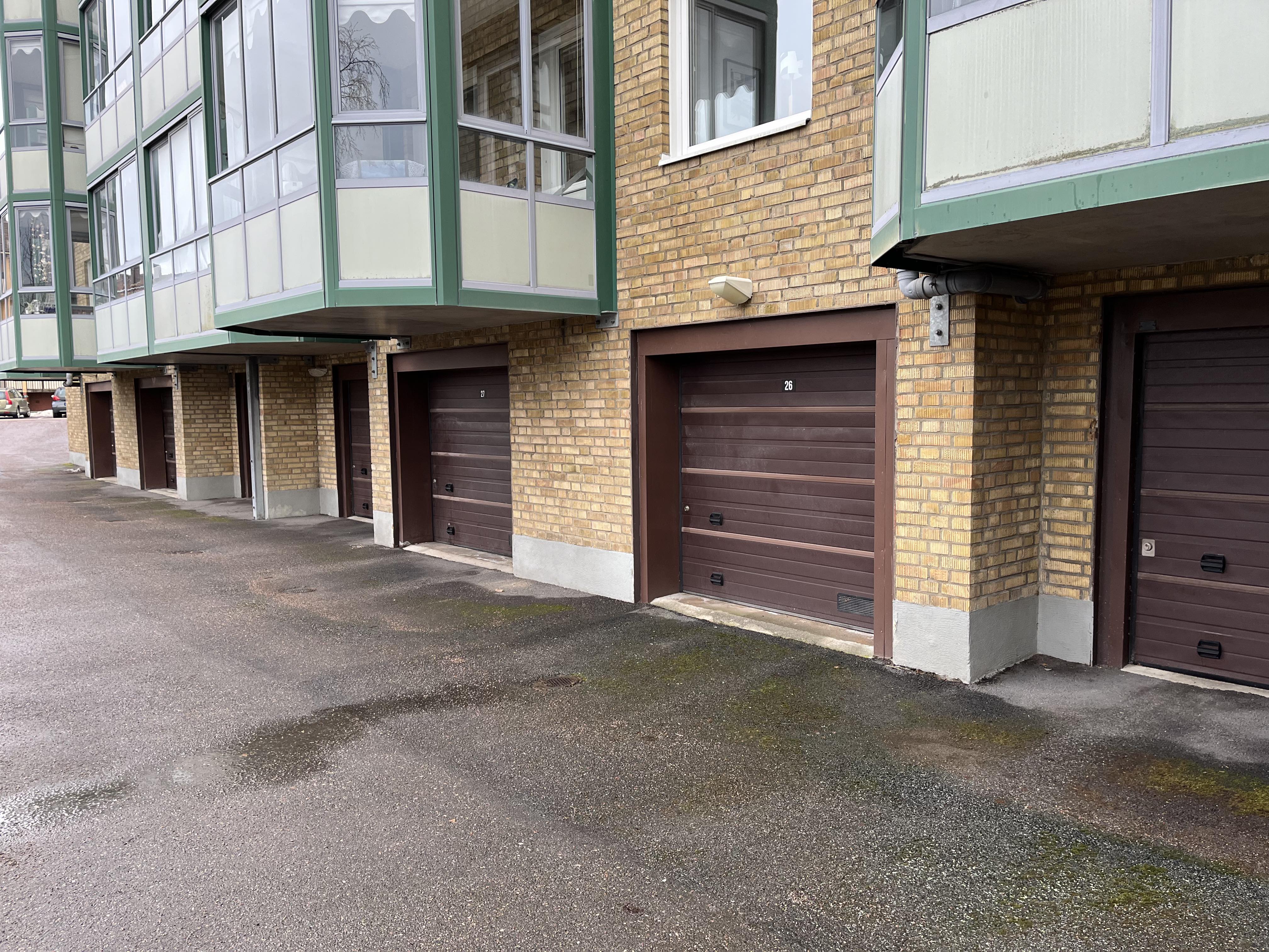 Garage och parkeringsplats